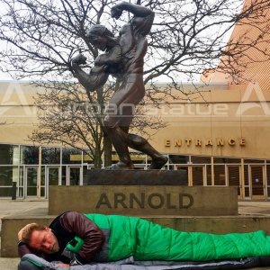 Muscle Man Statue Life Size Bodybuilding Sculpture Bronze Statue