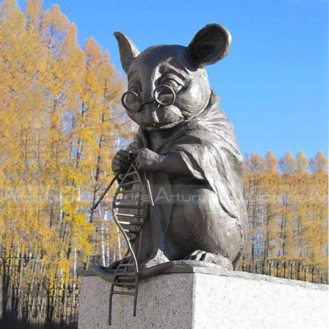 Mouse Science Statue, Mouse Monument Sculpture