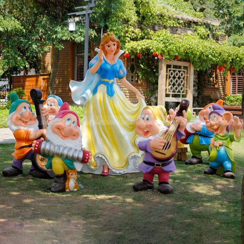 Snow White Sculpture