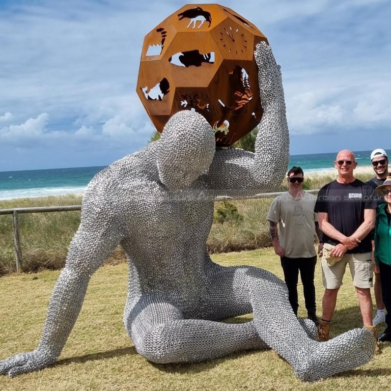 Mike Van Dam Sculpture