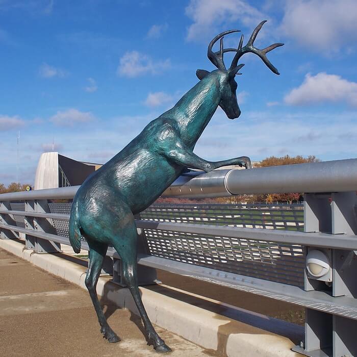 4 Key Factors During Buying Deer Statue