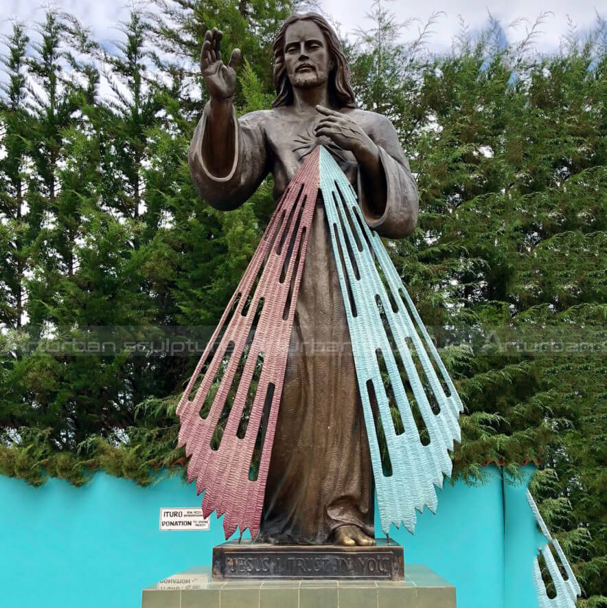 Jesus Divine Mercy Statue