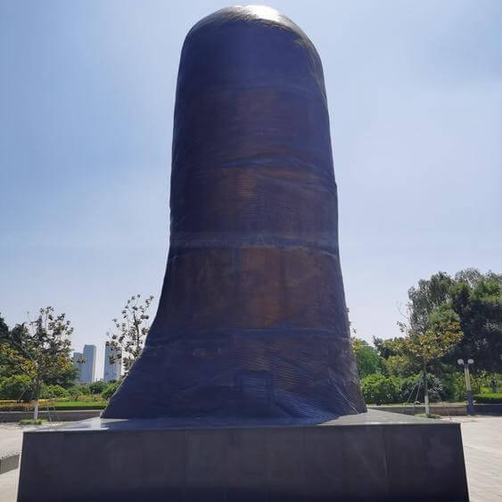big thumb statue - Big Thumb Statue