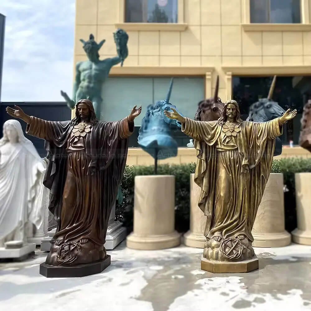 Christ with Open Arms - Arturban Statue