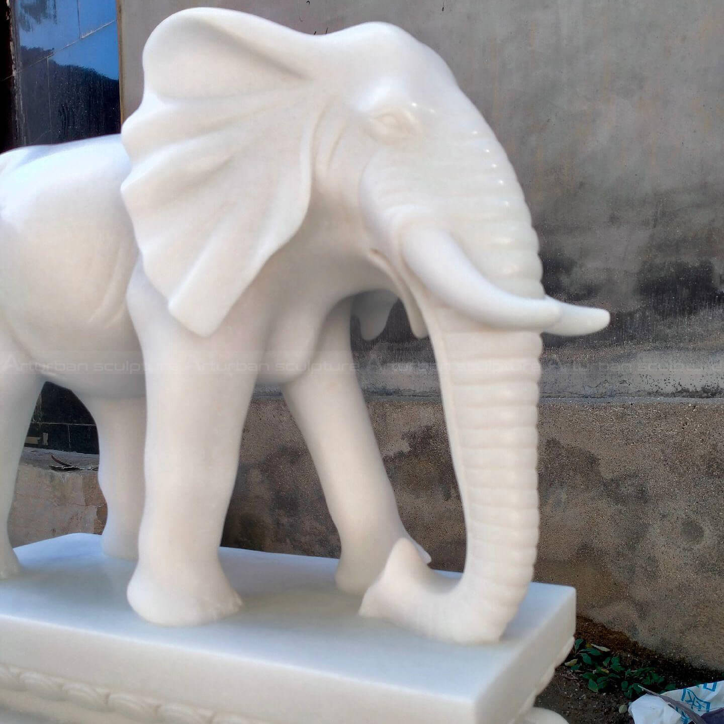 white elephant pair - Arturban Statue