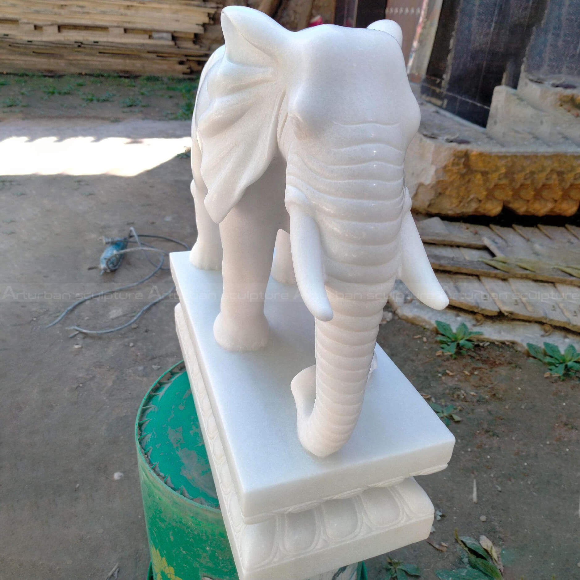 white elephant pair - Arturban Statue
