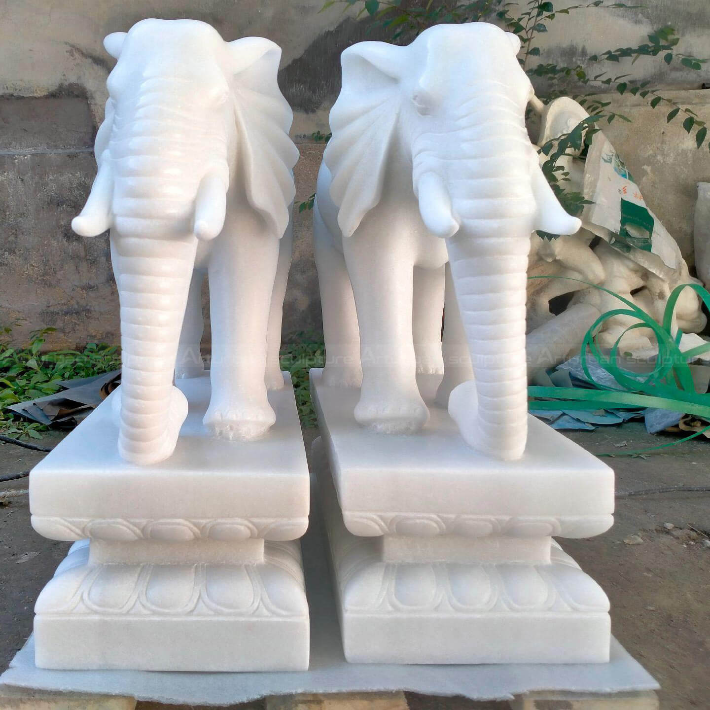 white elephant pair - Arturban Statue