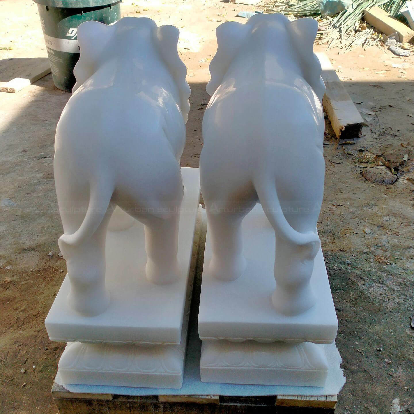 white elephant pair - Arturban Statue
