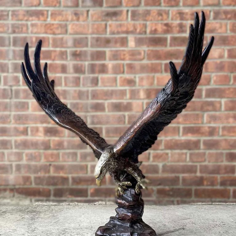 Flying Eagle Garden Sculpture - Arturban Statue