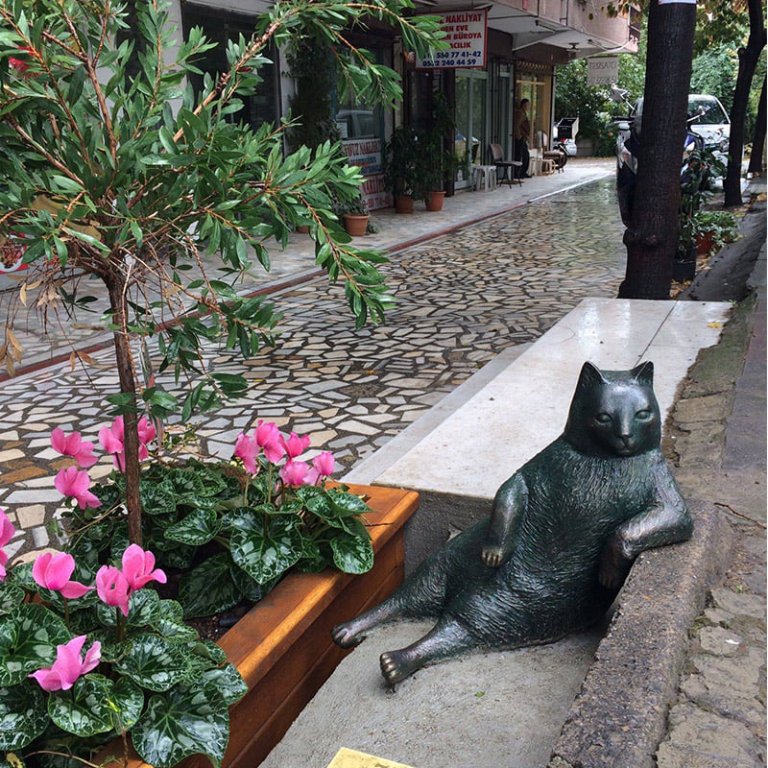 Tombili Cat Statue - Arturban Statue